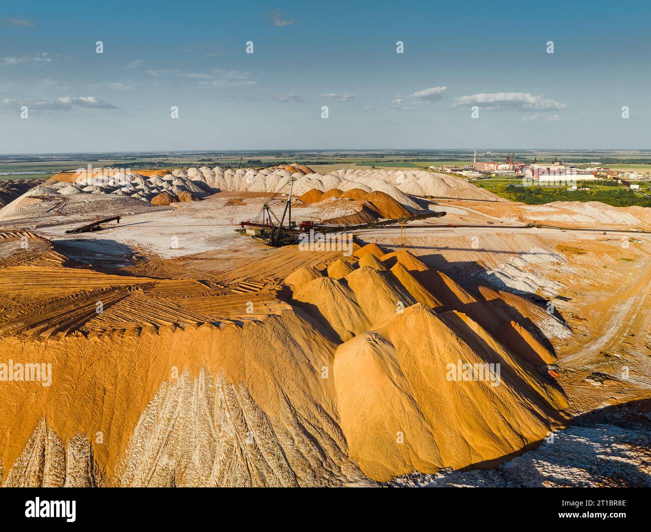 Storage of potassium salt with solutions and fertilizers Stock Photo ...