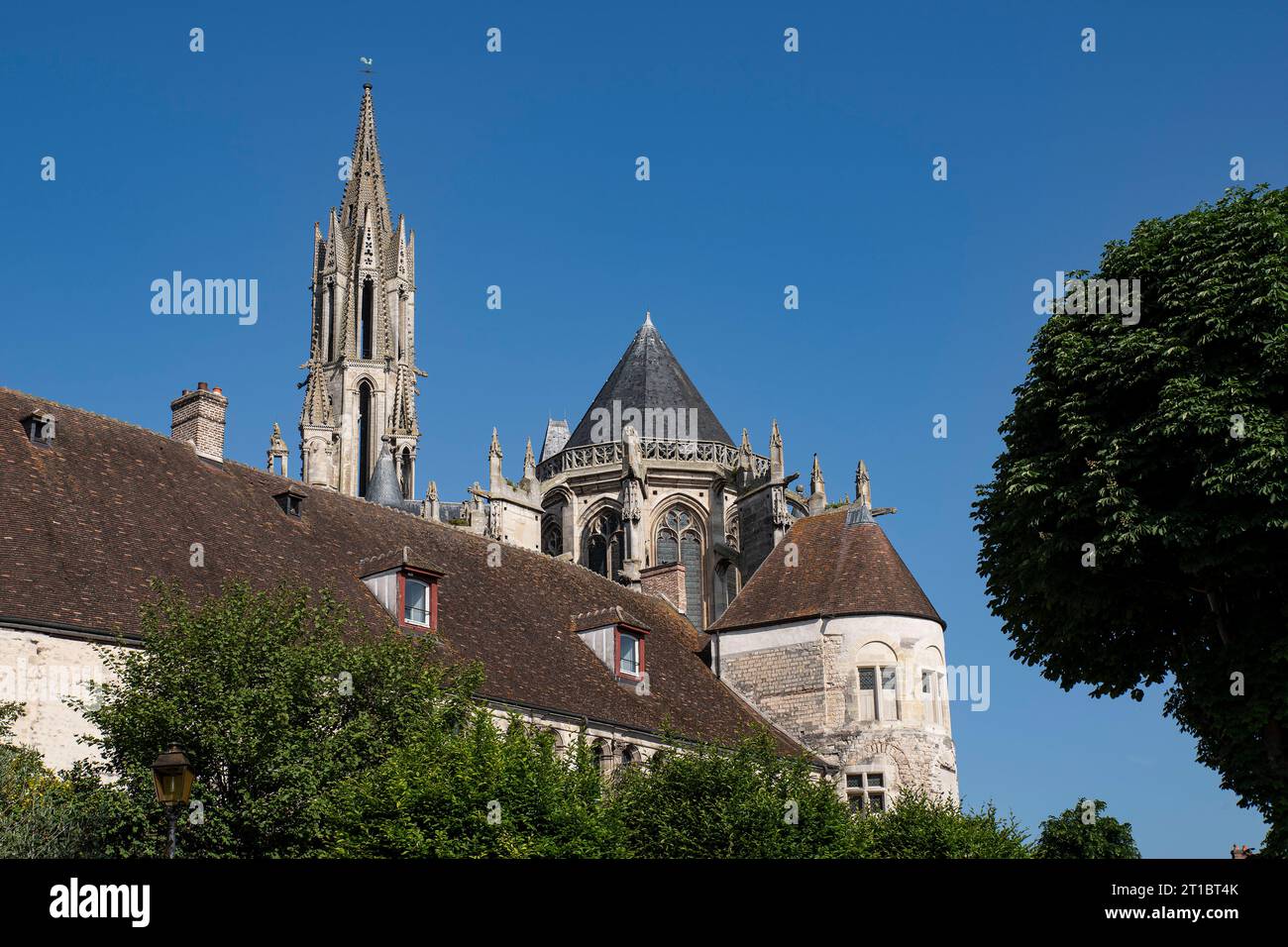 France senlis street town hi-res stock photography and images - Alamy