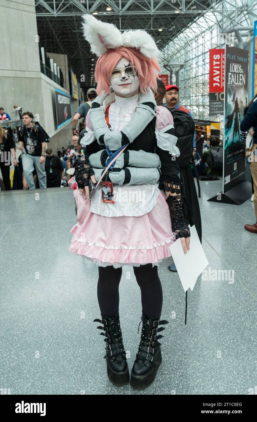 Atmosphere during 1st day of Comic Con at Jacob Javits Center in New ...