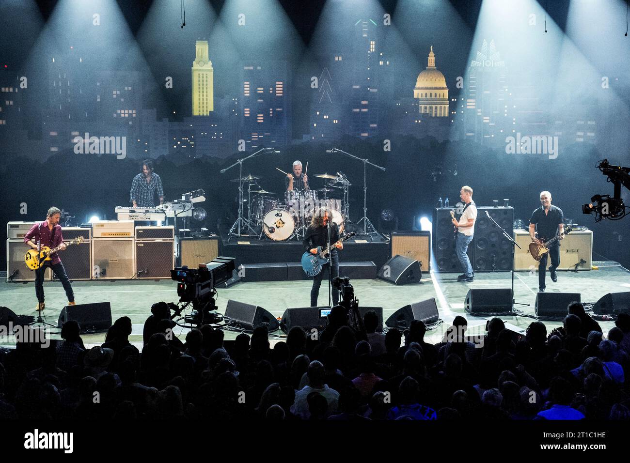 Chris Shiflett, Rami Jaffee, Josh Freese, Dave Grohl, Nate Mendel and ...