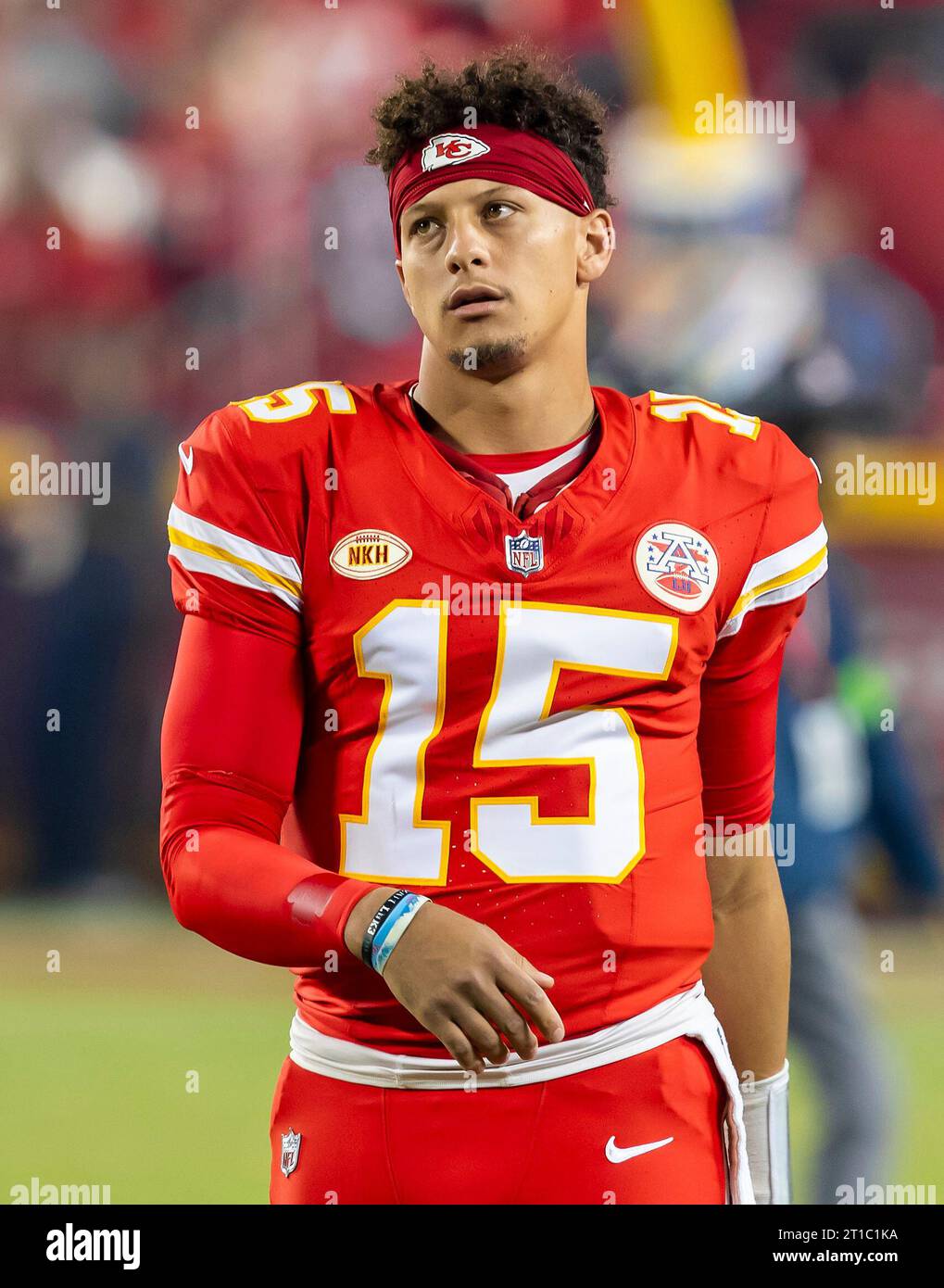 Kansas City Chiefs quarterback Patrick Mahomes (15) watches a pass ...