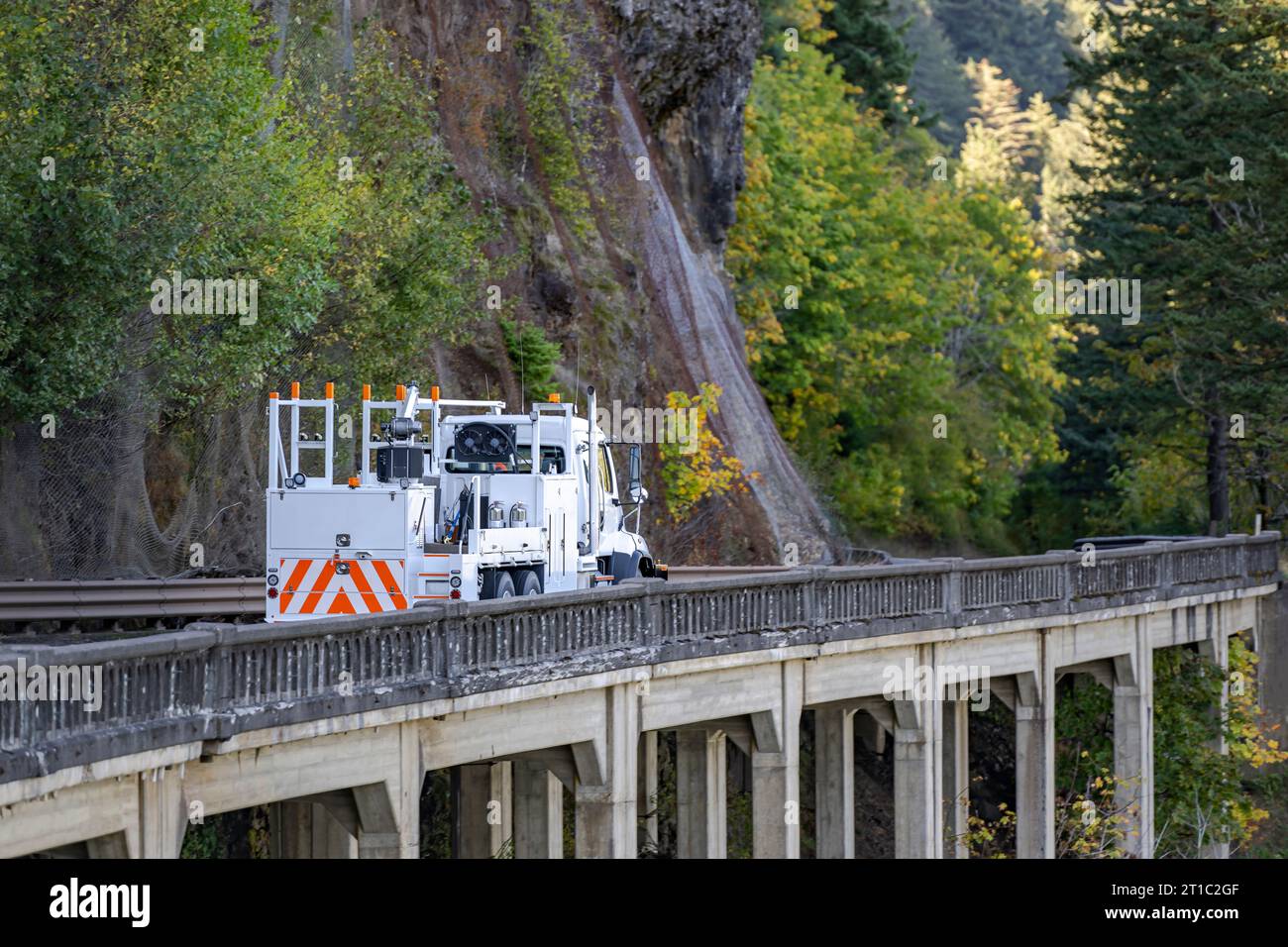 Mobile road assistant helper big rig semi truck utility vehicle with ...