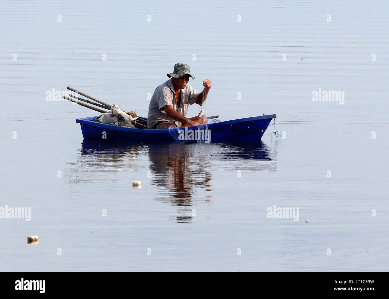 Nakhon Sawan, Thailand. 12th Oct, 2023. A villager rows a boat along a flooded rice field, in ...