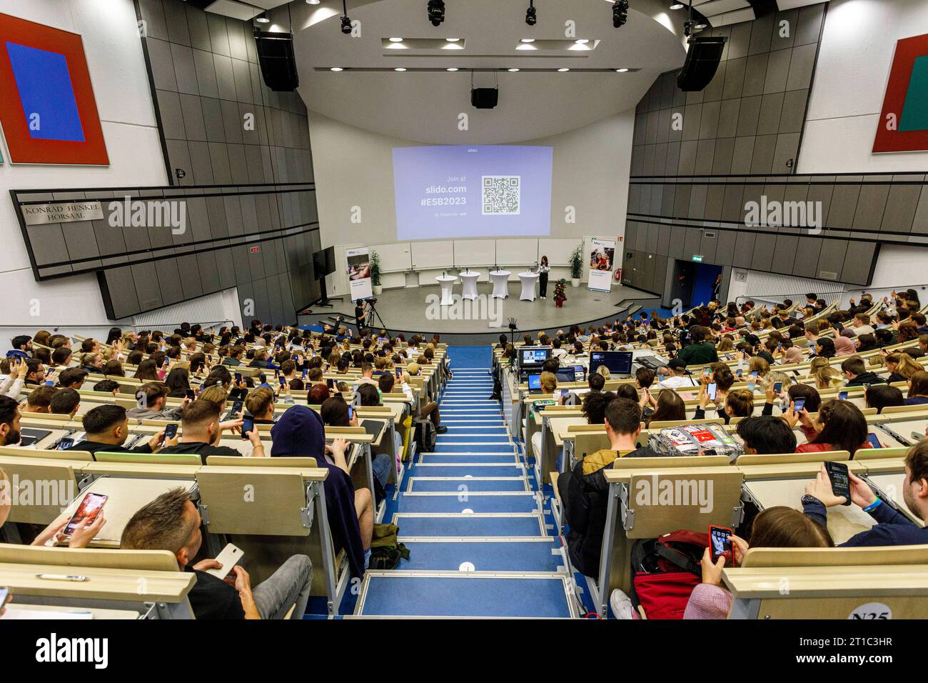Heinrich-Heine-Universität Begrüßung der Neuen zum Studienstart und Erstsemester NUR FÜR ...
