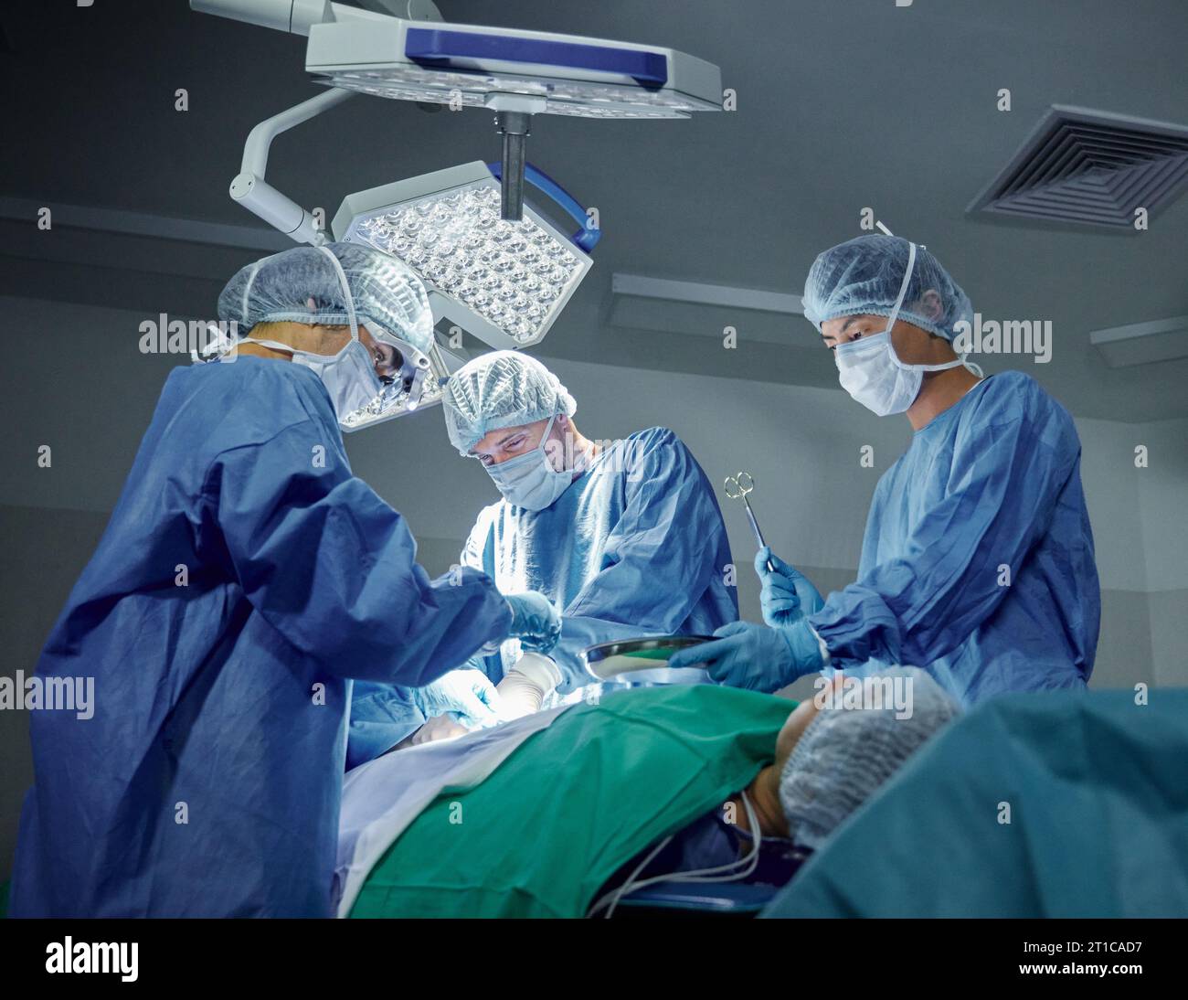 Surgical team doing operation patient hi-res stock photography and ...
