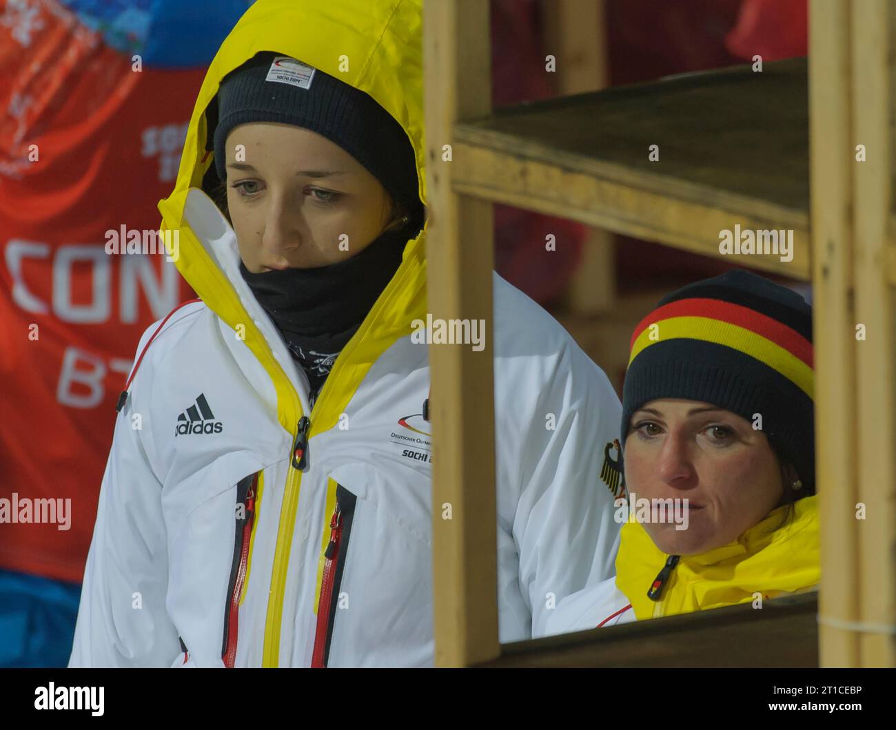 Franziska Preuss und Andrea HENKEL nach dem Staffel Rennen Biathlon 4 x ...
