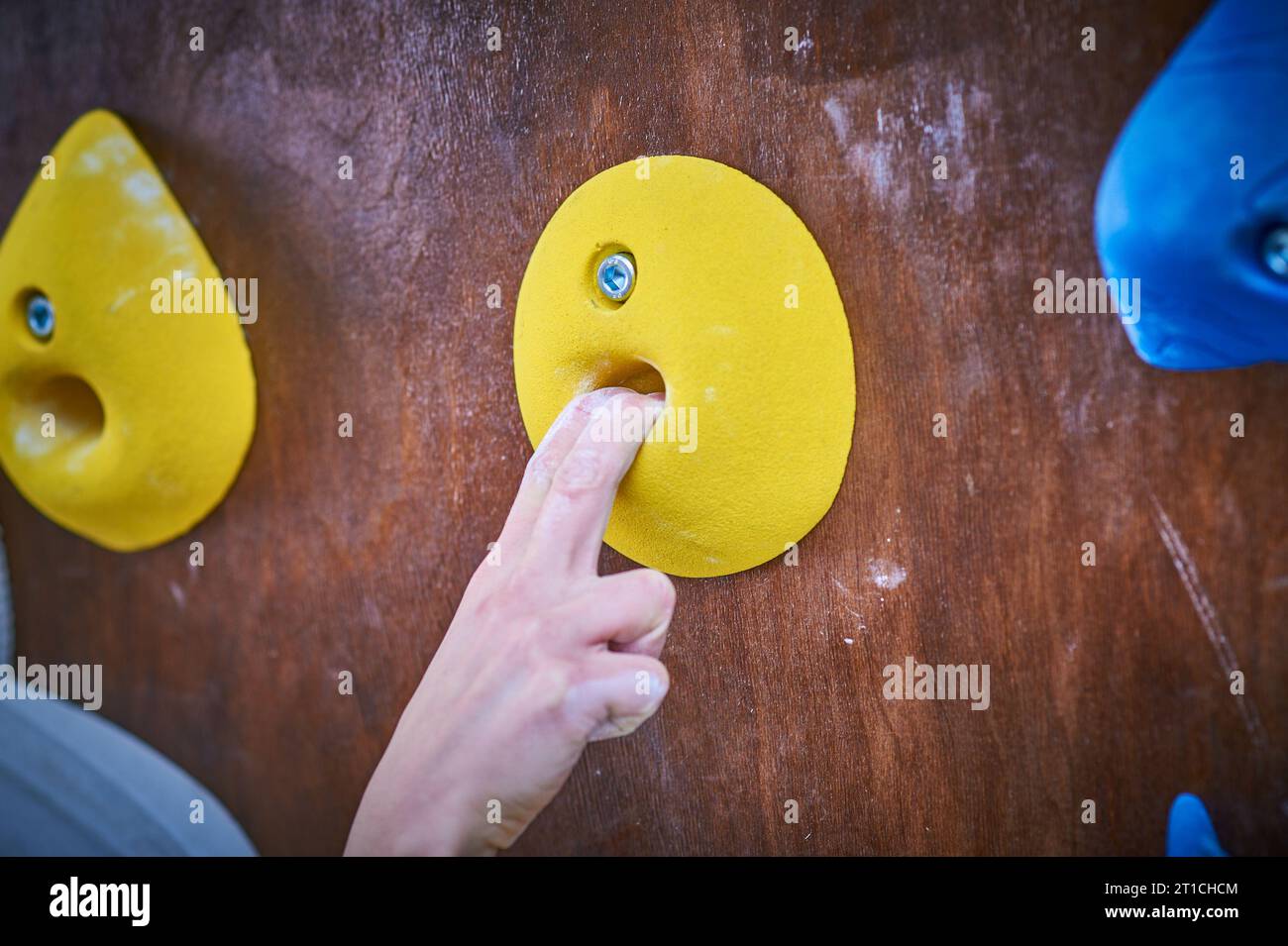 Climber hand on the bouldering climbing wall round grip close-up Stock ...