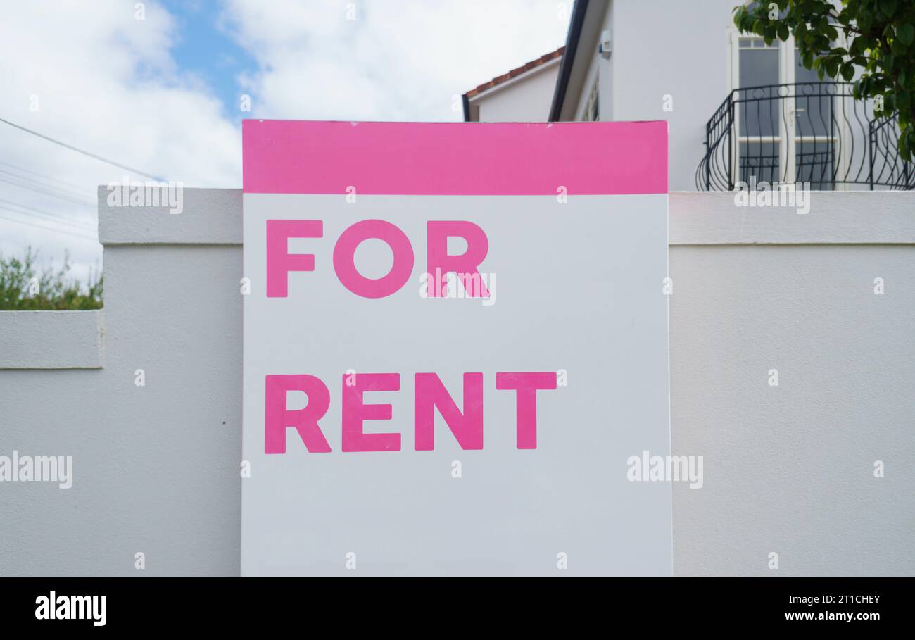 Real estate advertising fence hi-res stock photography and images - Alamy