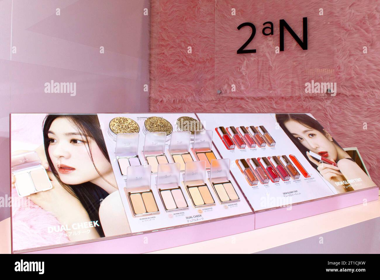 Launch-Event der Beauty-Marke 2aN mit Irene von Red Velvet im Trunk ...