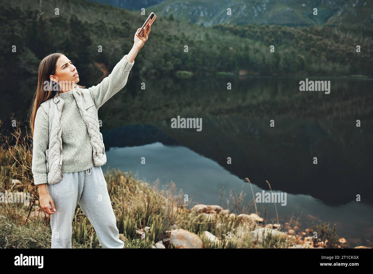 Hiking woman confused phone hi-res stock photography and images - Alamy