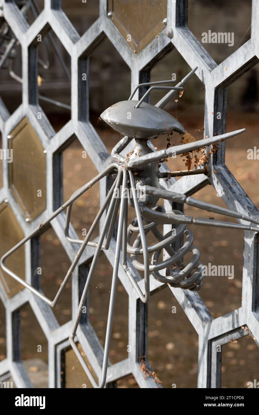 Unity sculpture by Oliver Boyett, St. Andrew`s churchyard, Rugby ...