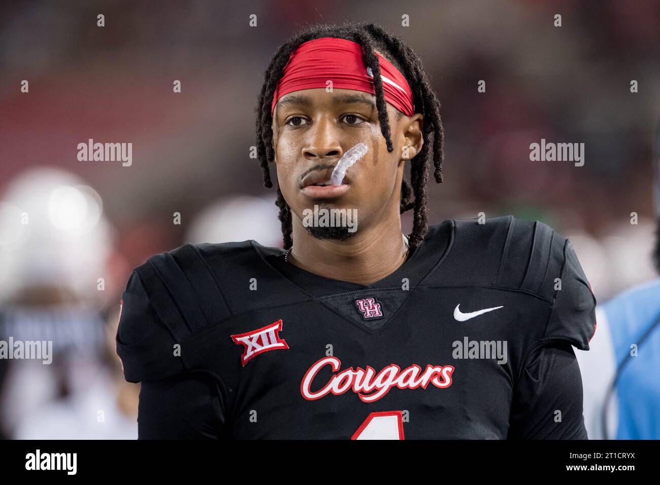 Houston, TX, USA. 12th Oct, 2023. Houston Cougars quarterback Donovan ...