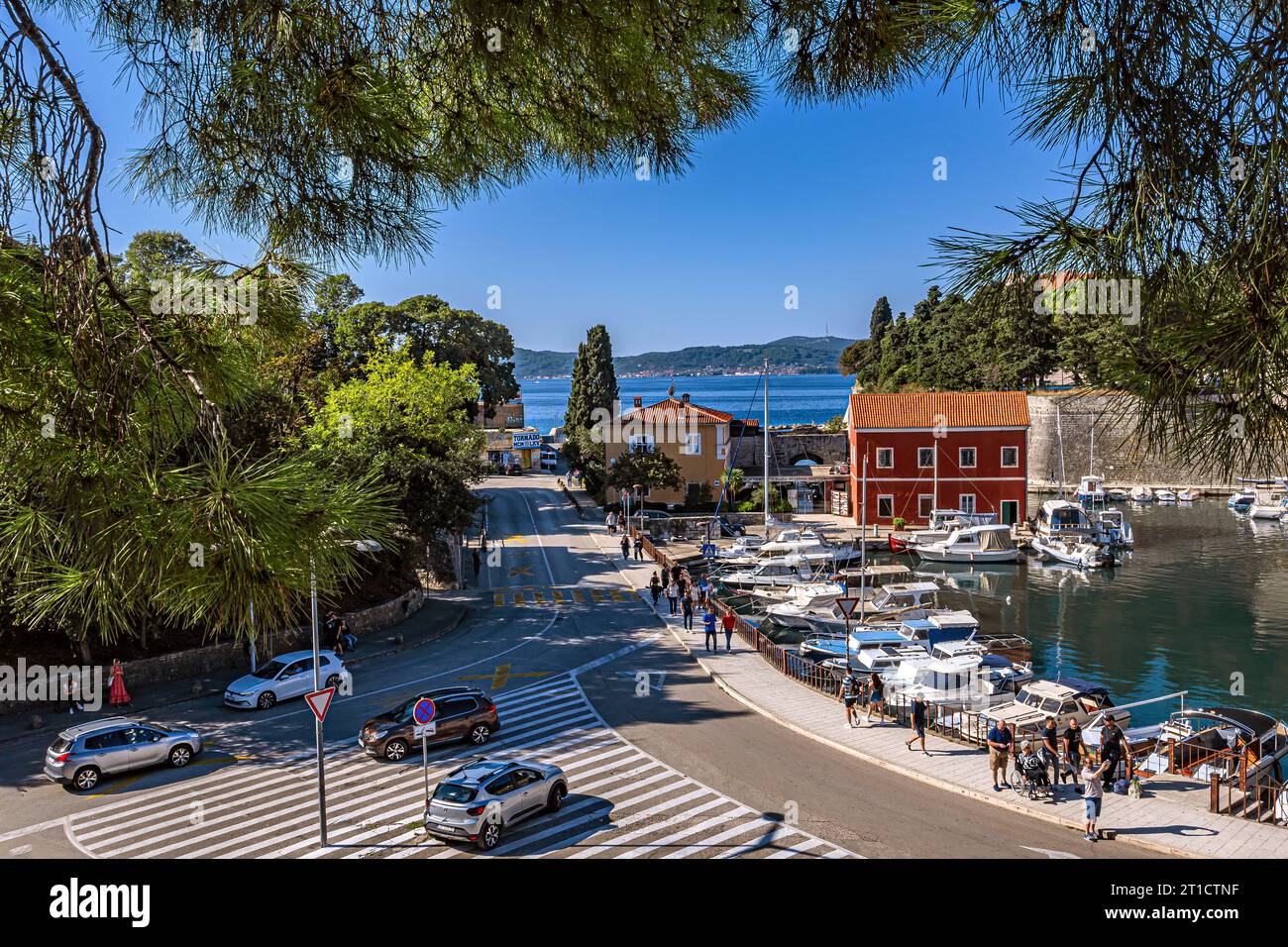 CROATIA : ZADAR - VIEW TO THE HARBOUR FOSA Stock Photo - Alamy