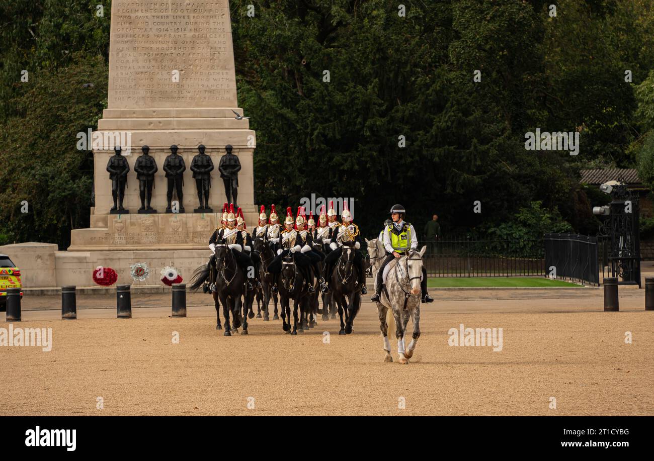 The Household Cavalry Museum - Horse Guards changing of the guard ...