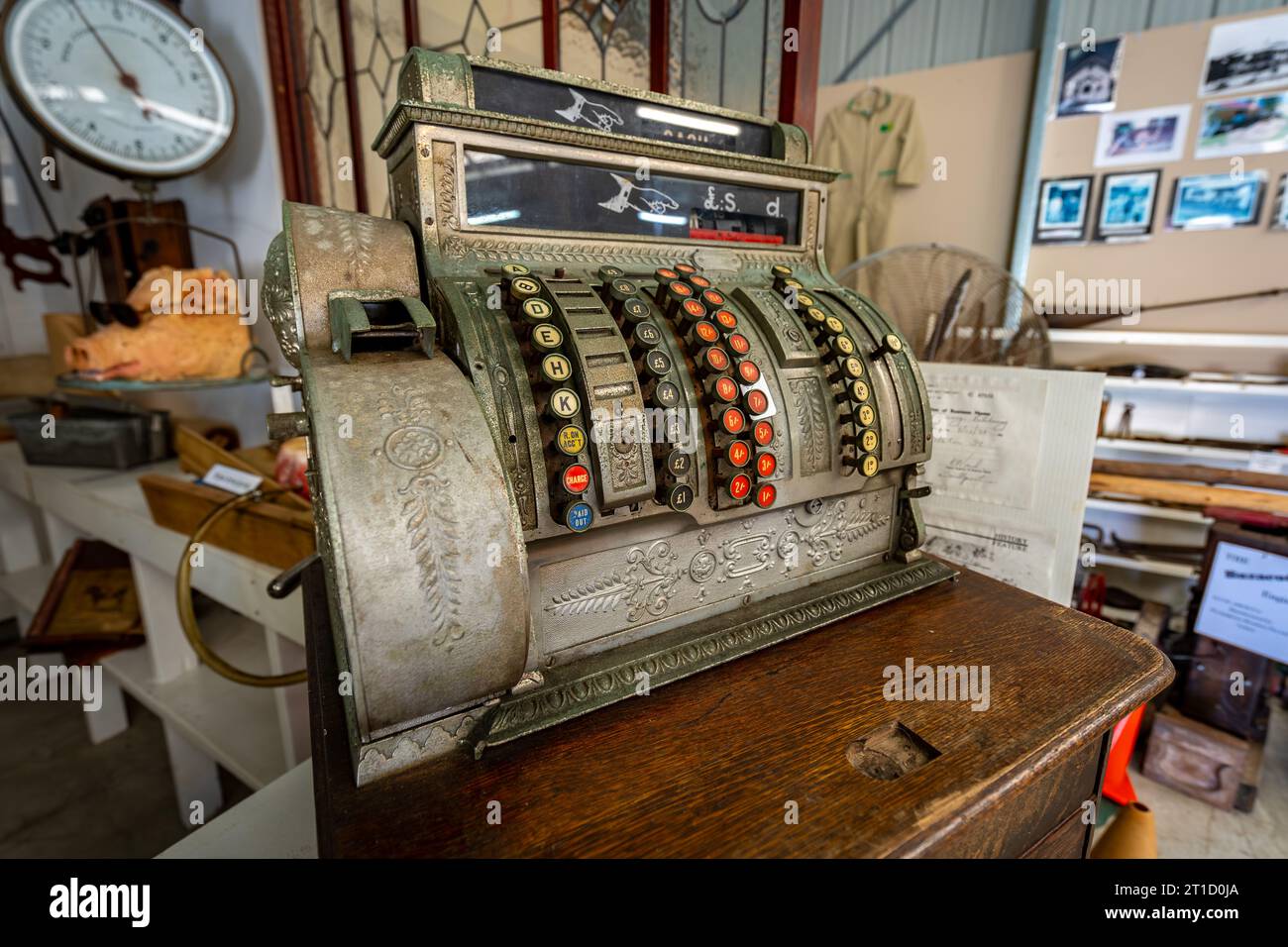 Vintage coin change machine hi-res stock photography and images - Alamy