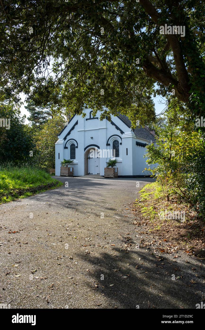 Church building uk hi-res stock photography and images - Alamy