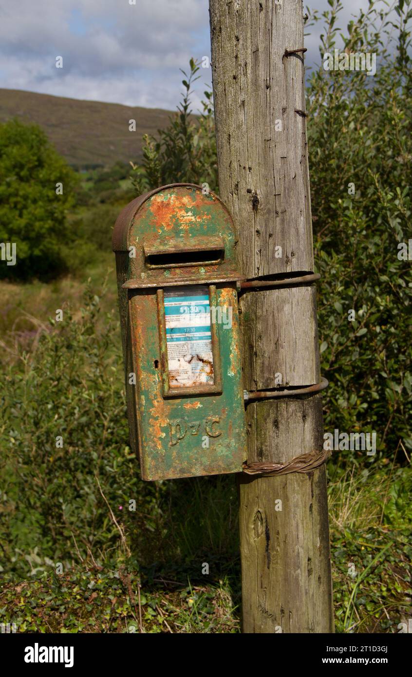 Old fashioned mail box hi-res stock photography and images - Alamy