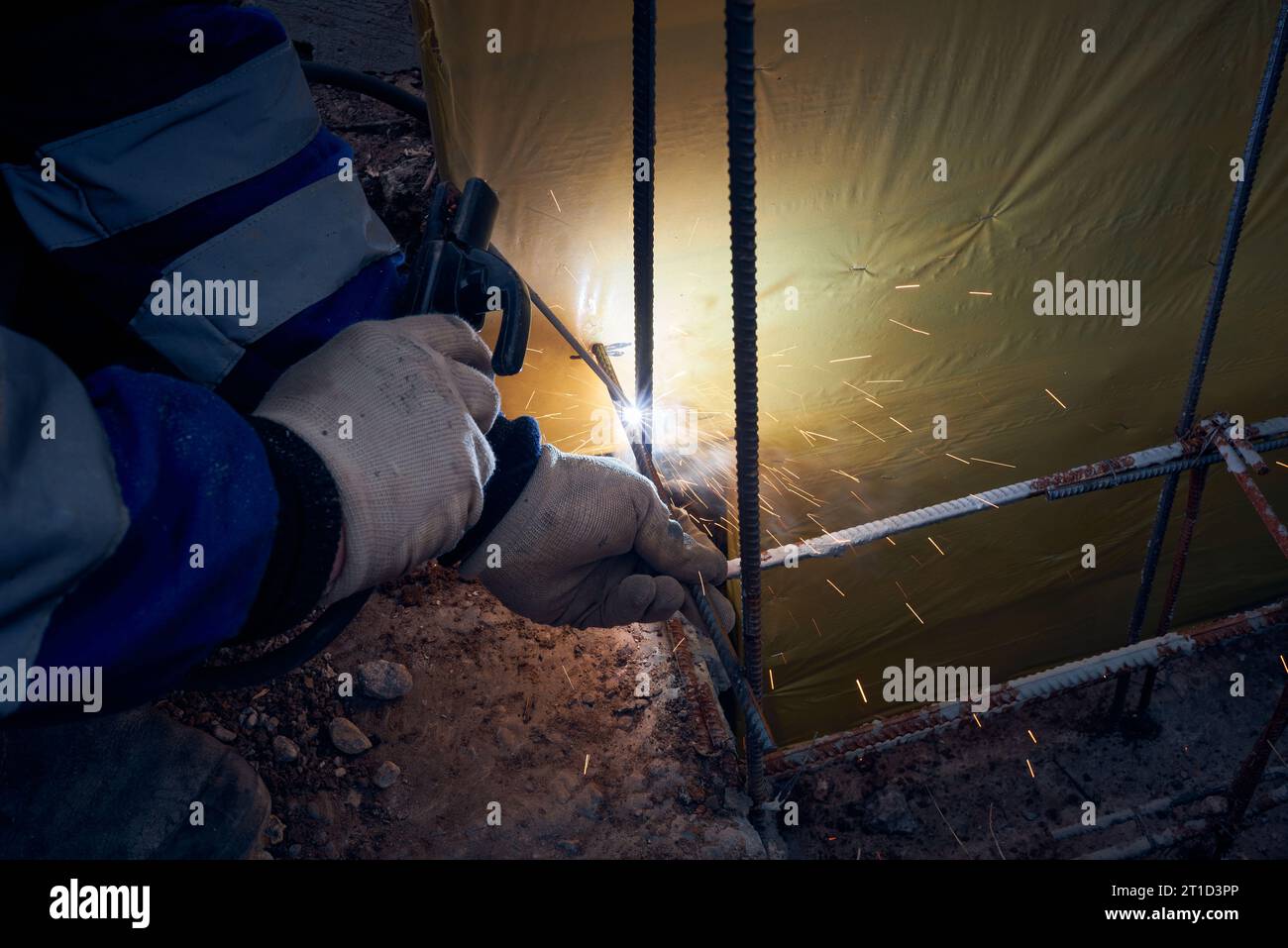 Weld reinforcement hi-res stock photography and images - Alamy