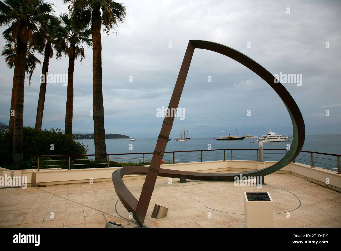 Le Signe du Temps sculpture in Monte Carlo, Monaco Stock Photo - Alamy