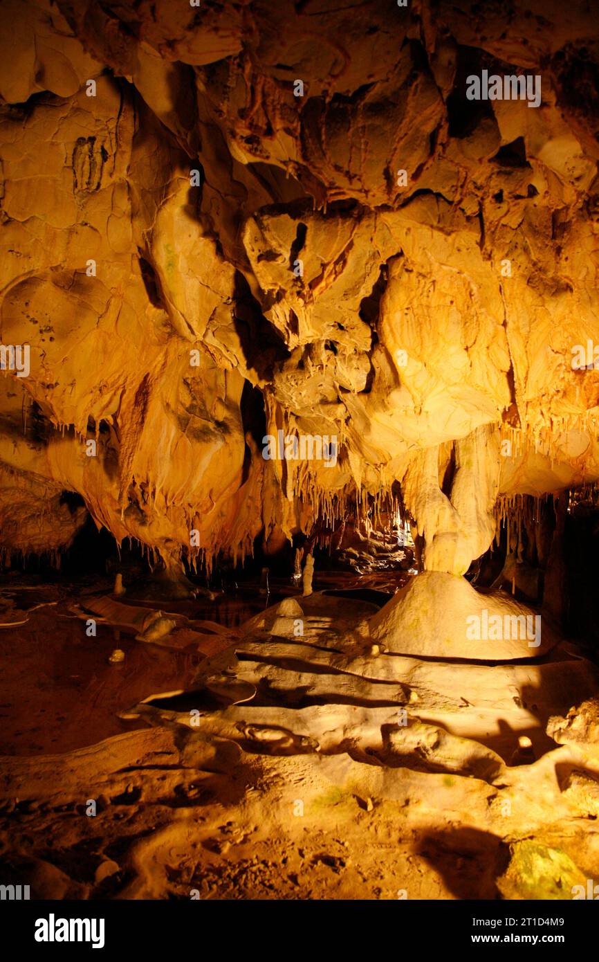 Grotte de Thouzon caves near Le Thor, Vaucluse, Provence, France Stock ...