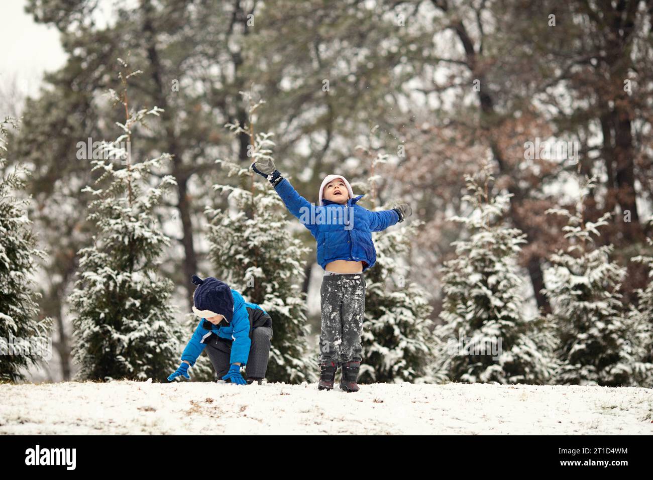 Excited children hi-res stock photography and images - Alamy