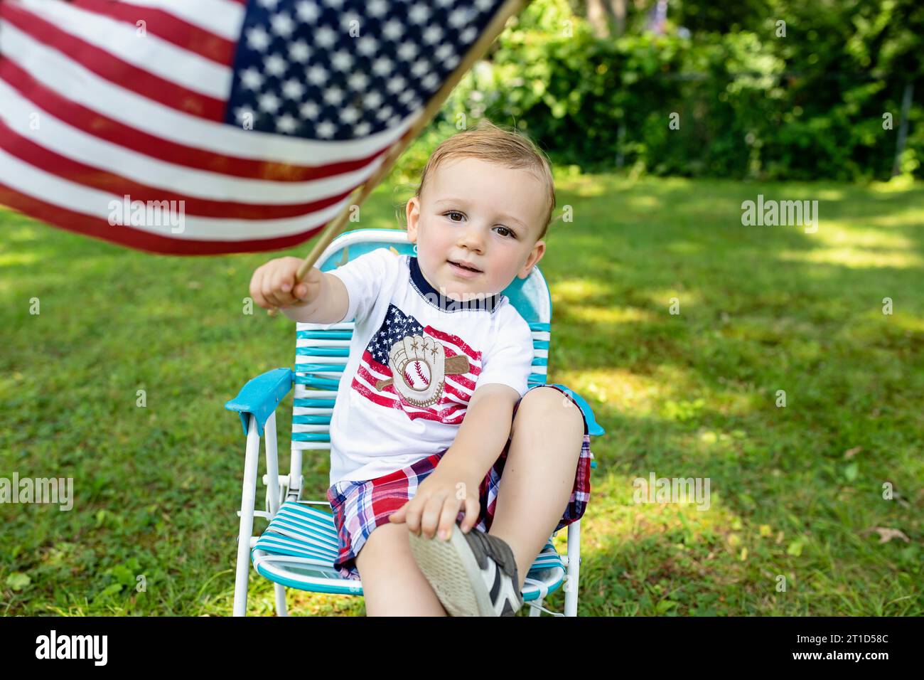 Boy child holding american flag 1 hi-res stock photography and images ...
