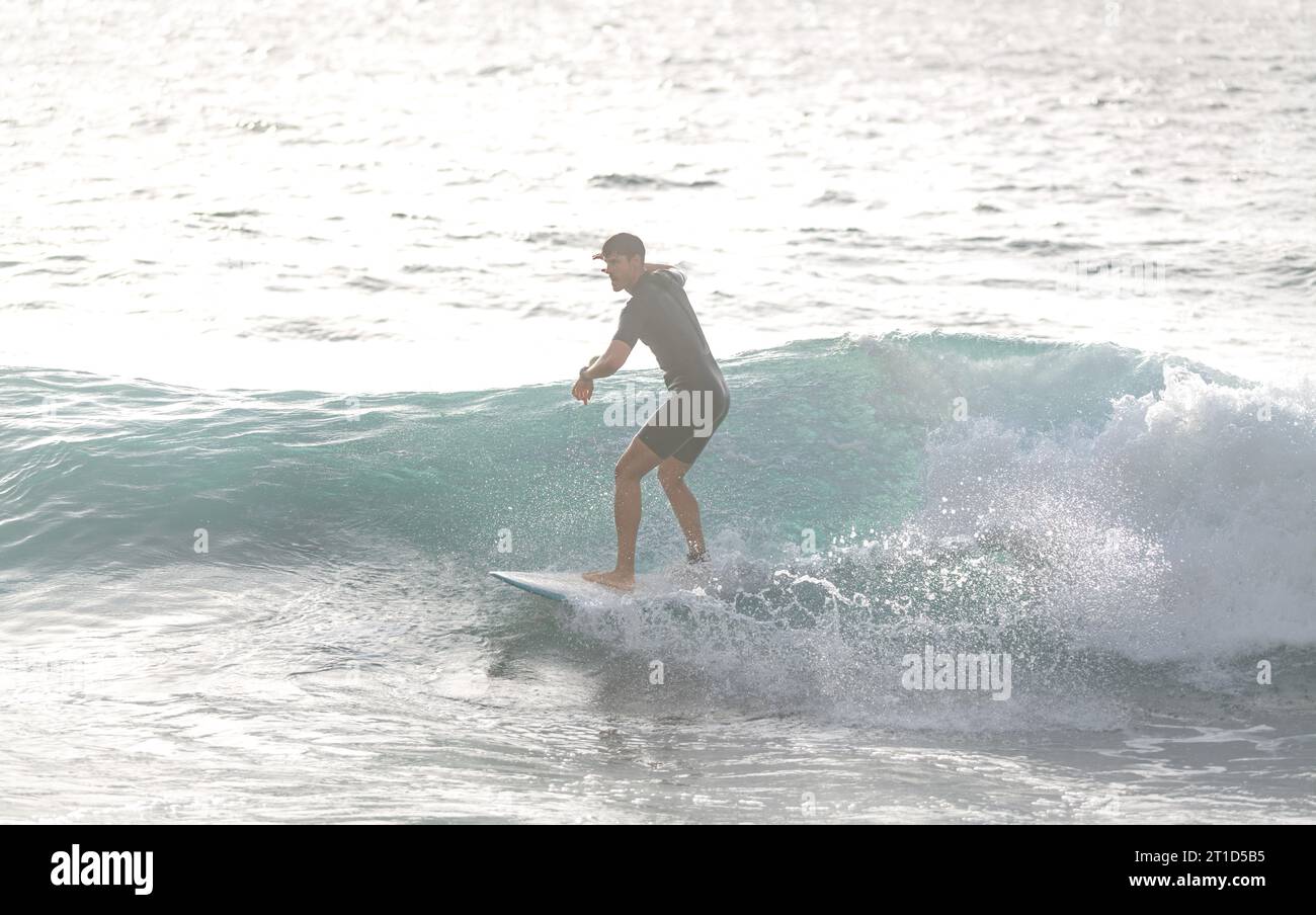 Wave moving back hi-res stock photography and images - Alamy