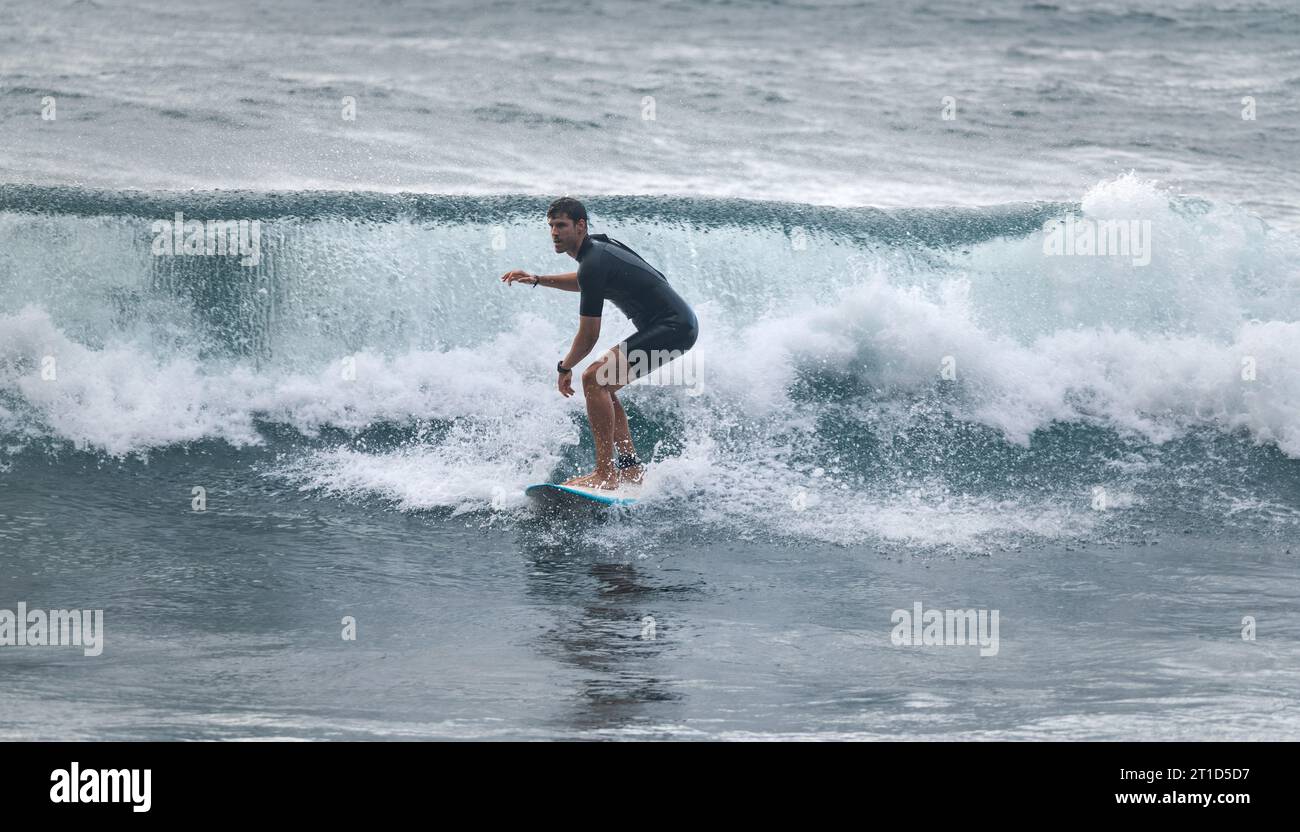 Surfer broken board hi-res stock photography and images - Alamy