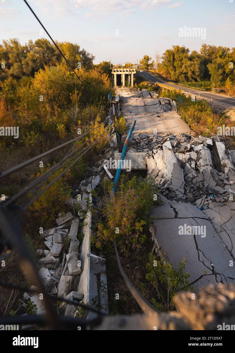 Bridge destruction hi-res stock photography and images - Alamy