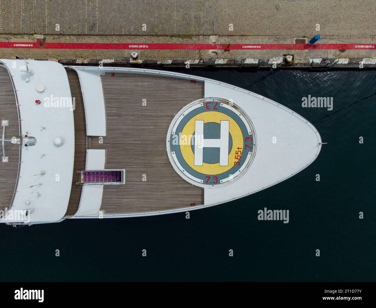 aerial top view of luxury yacht in port Stock Photo - Alamy