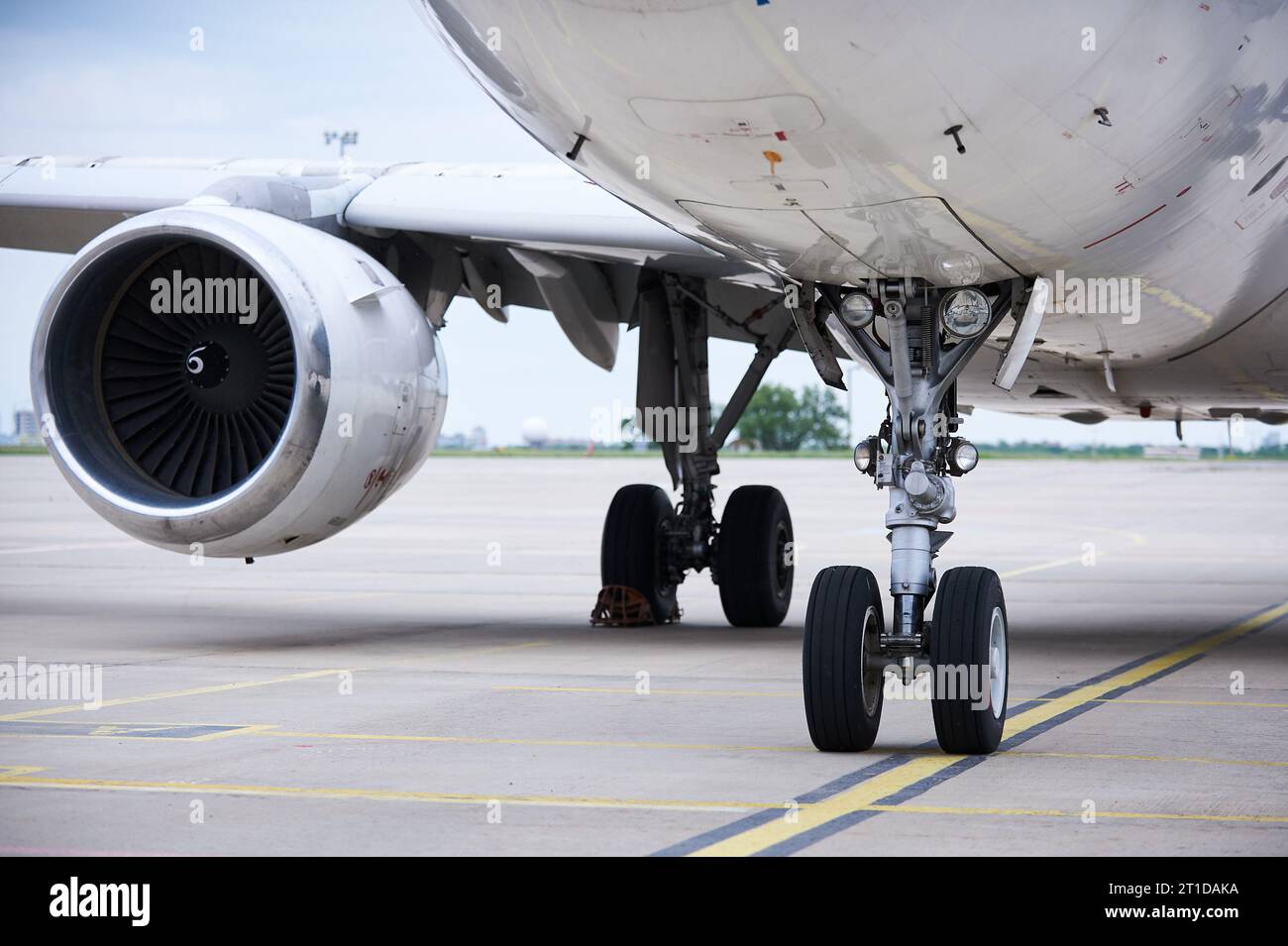 Closeup large passenger aircraft hi-res stock photography and images ...