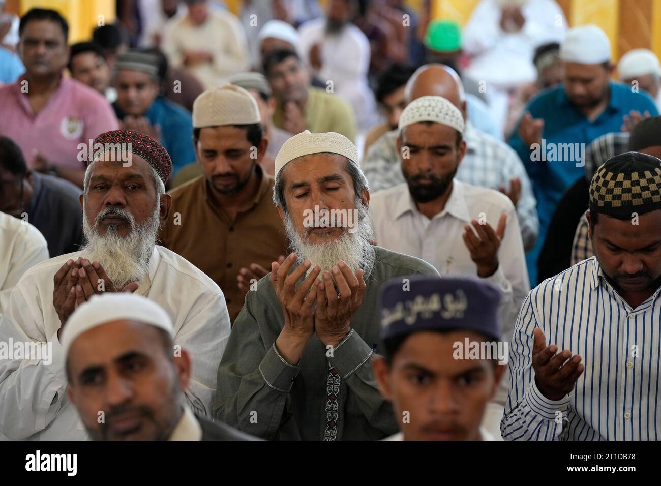 Pakistani Muslims attend Friday prayer at Memon Mosque, in Karachi ...