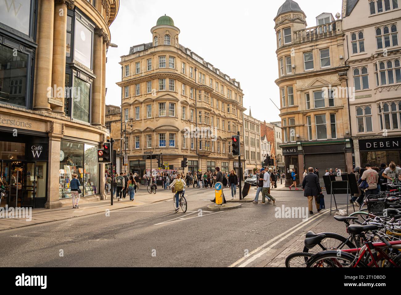 London, England: Streets of the city of Oxford , home of the oldest ...