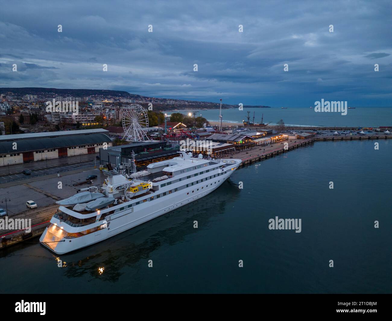 Super yacht helipad hi-res stock photography and images - Alamy