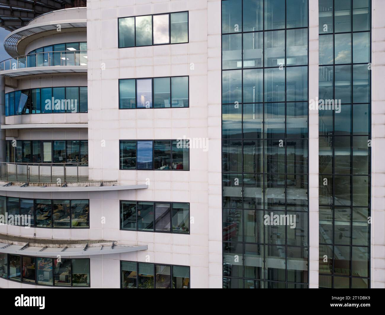 4k modern building time lapse hi-res stock photography and images - Alamy