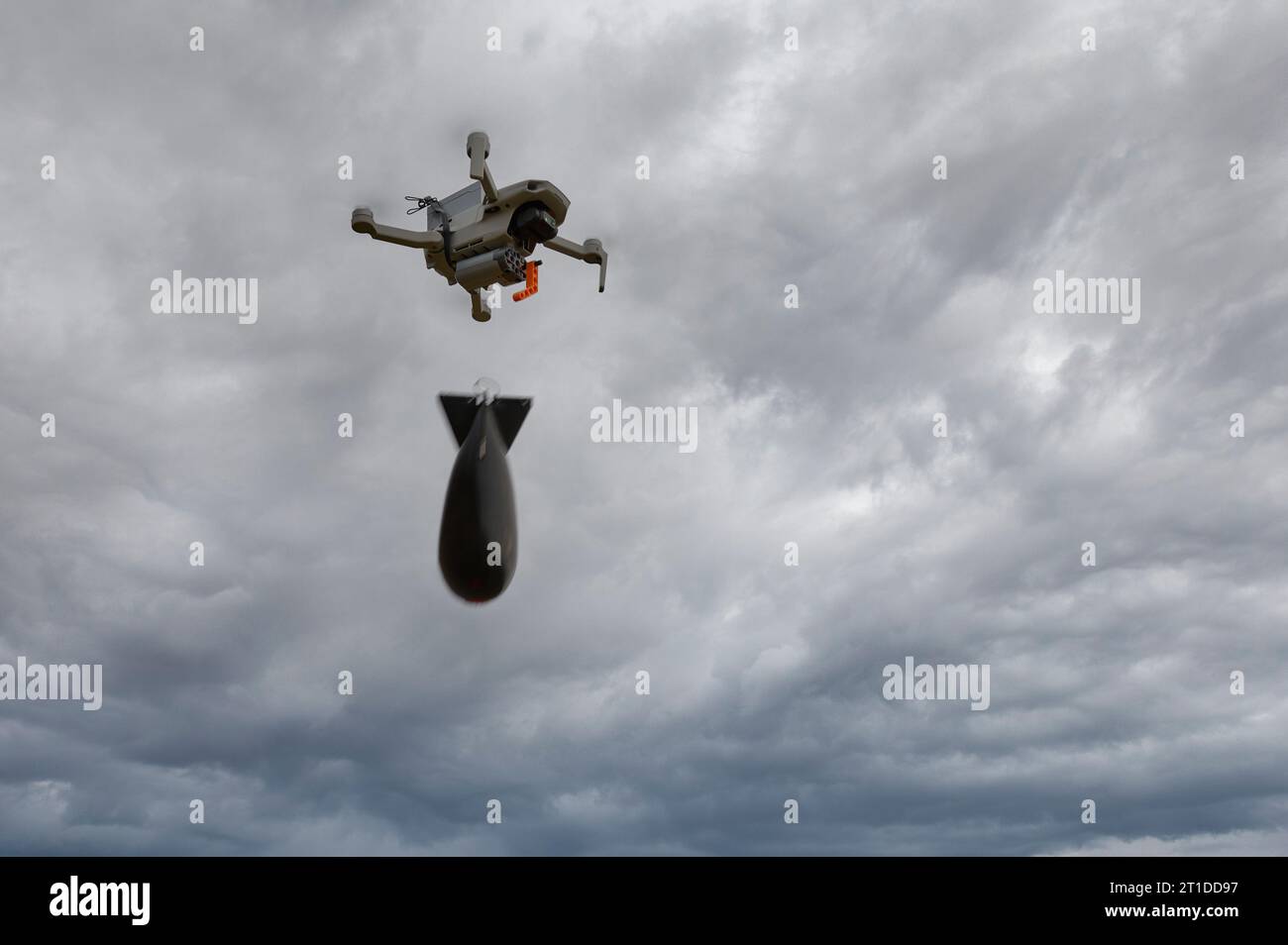 Bomb drops hi-res stock photography and images - Alamy