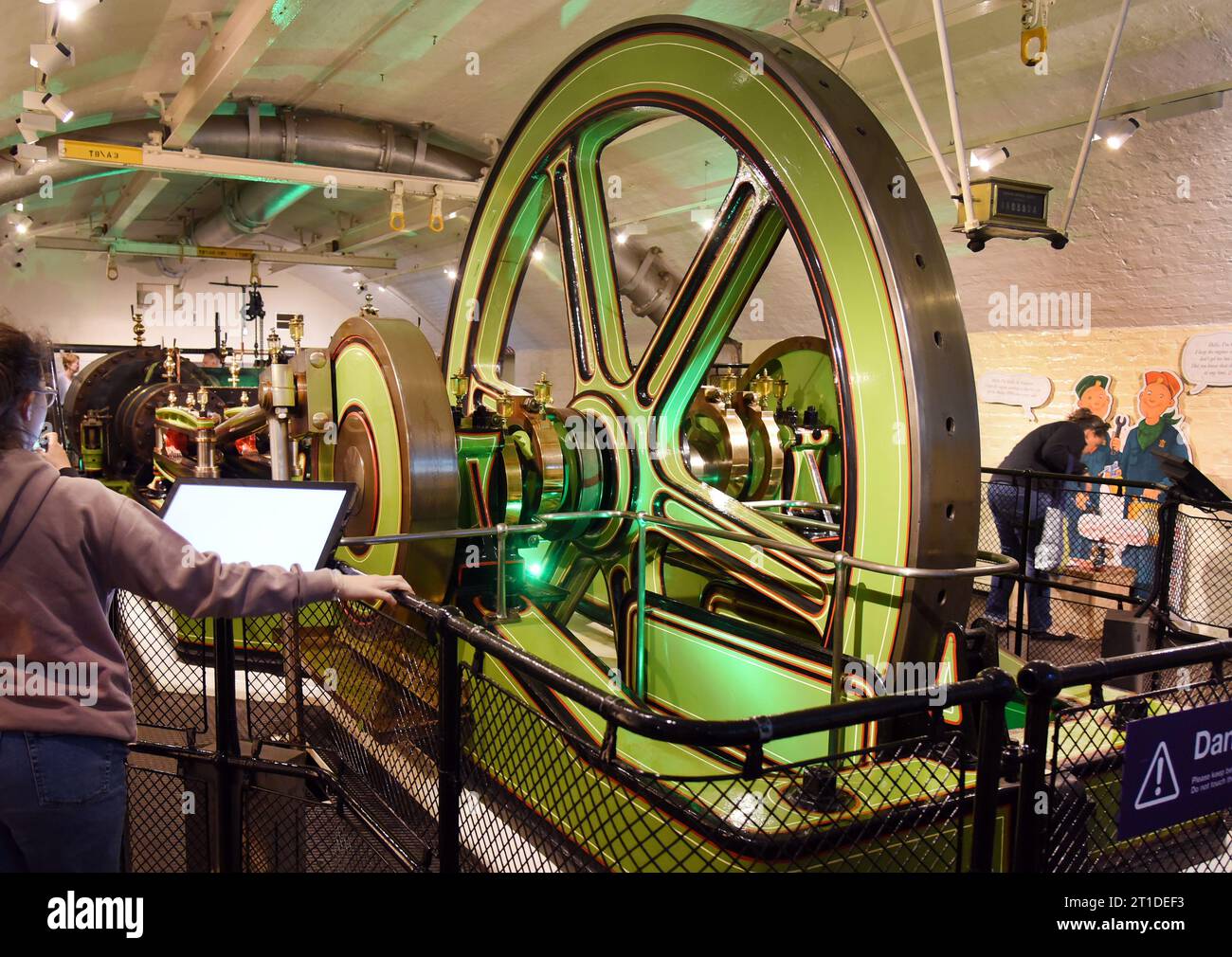 London, UK. 27th May, 2022. Under London's Tower Bridge, visitors look ...