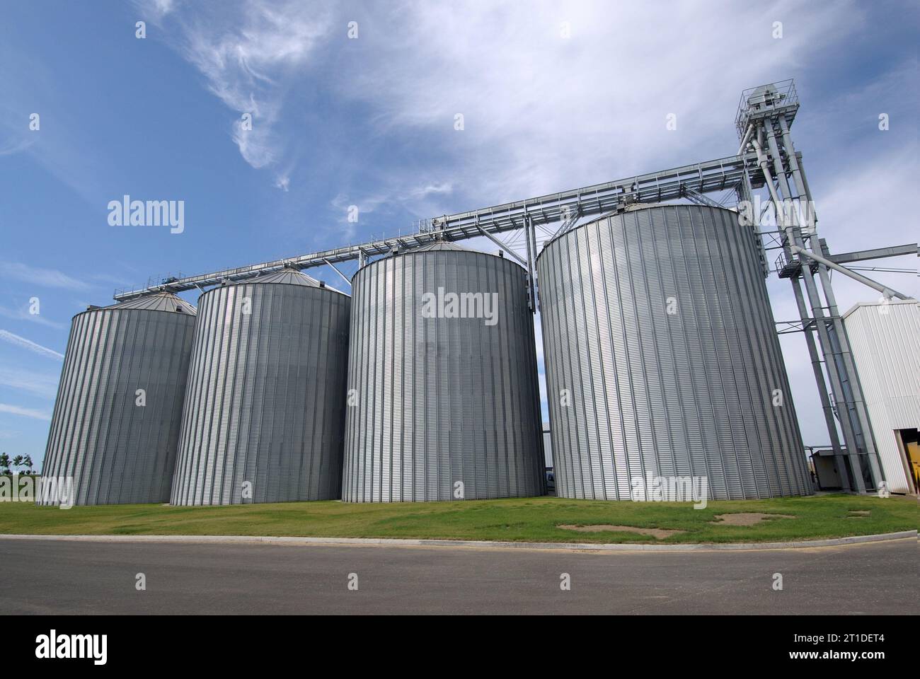 Cereal grain storage silos for a cooperative Stock Photo - Alamy