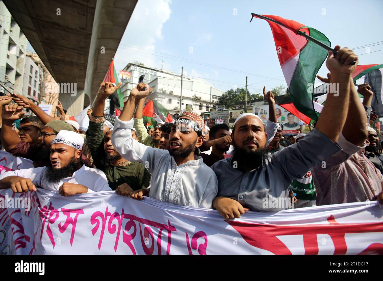 Dhaka, Wari, Bangladesh. 13th Oct, 2023. Protestors wave Palestinian ...