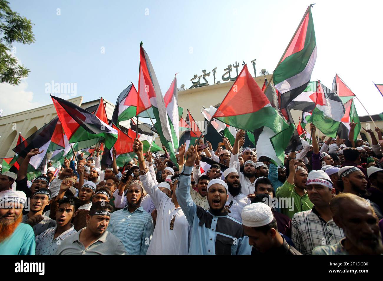 Dhaka, Wari, Bangladesh. 13th Oct, 2023. Protestors wave Palestinian ...