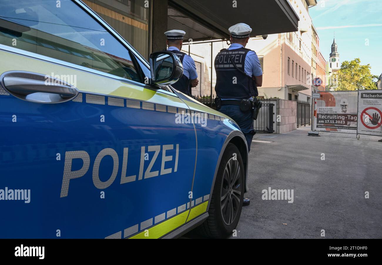 Stuttgart, Germany. 13th Oct, 2023. Police officers stand outside the ...