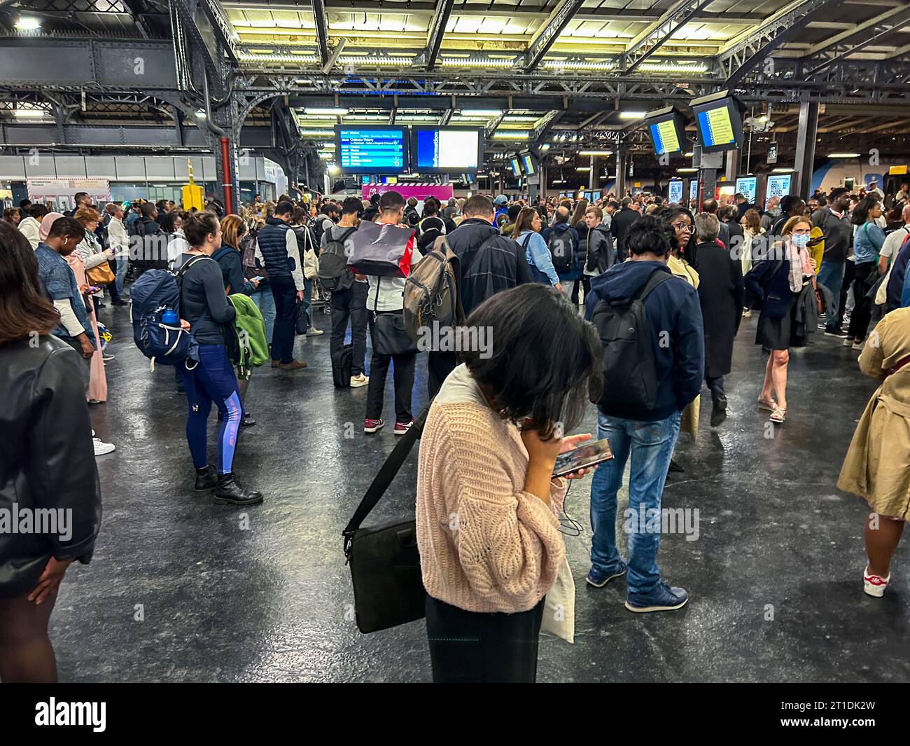 France railroad crowd hi-res stock photography and images - Alamy