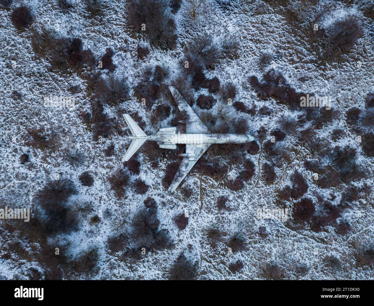 Destruction damaged wreckage aircraft hi-res stock photography and ...