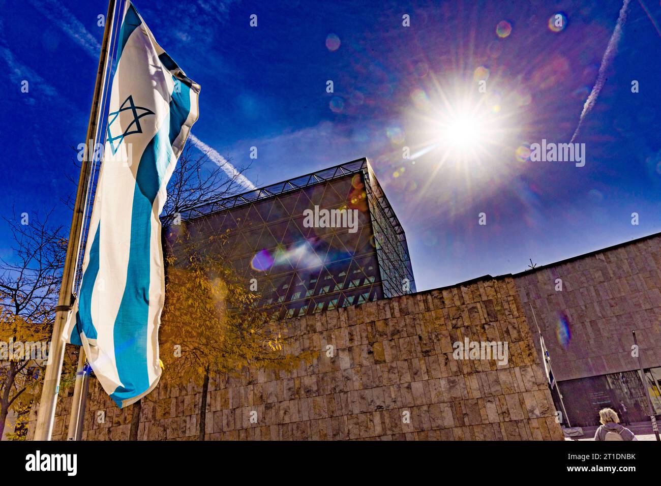 Flagge Israel Davidstern/Jüdische Ohel-Jakob-Synagoge auf dem Sankt ...