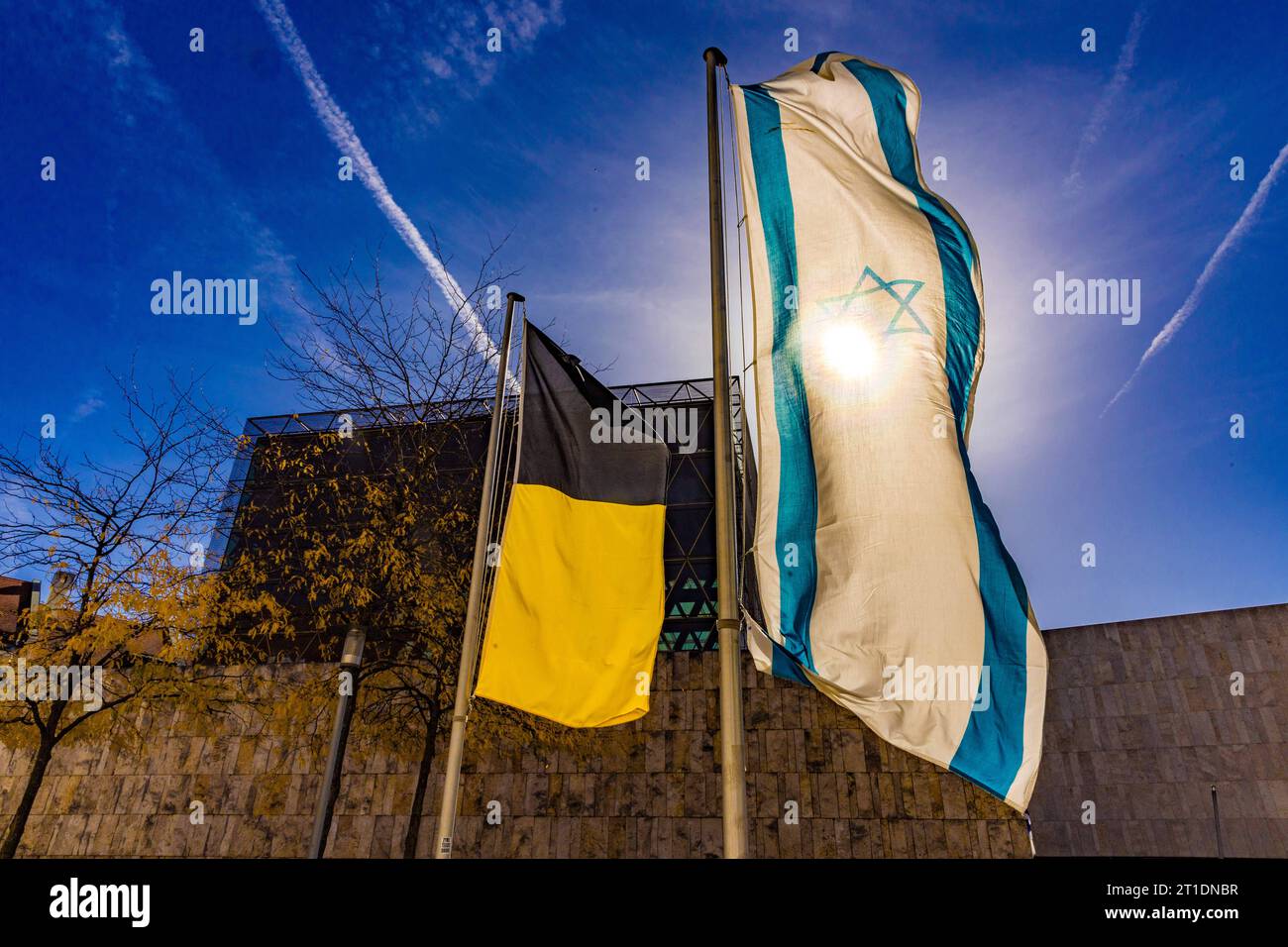 Flagge Israel Davidstern/Jüdische Ohel-Jakob-Synagoge auf dem Sankt ...