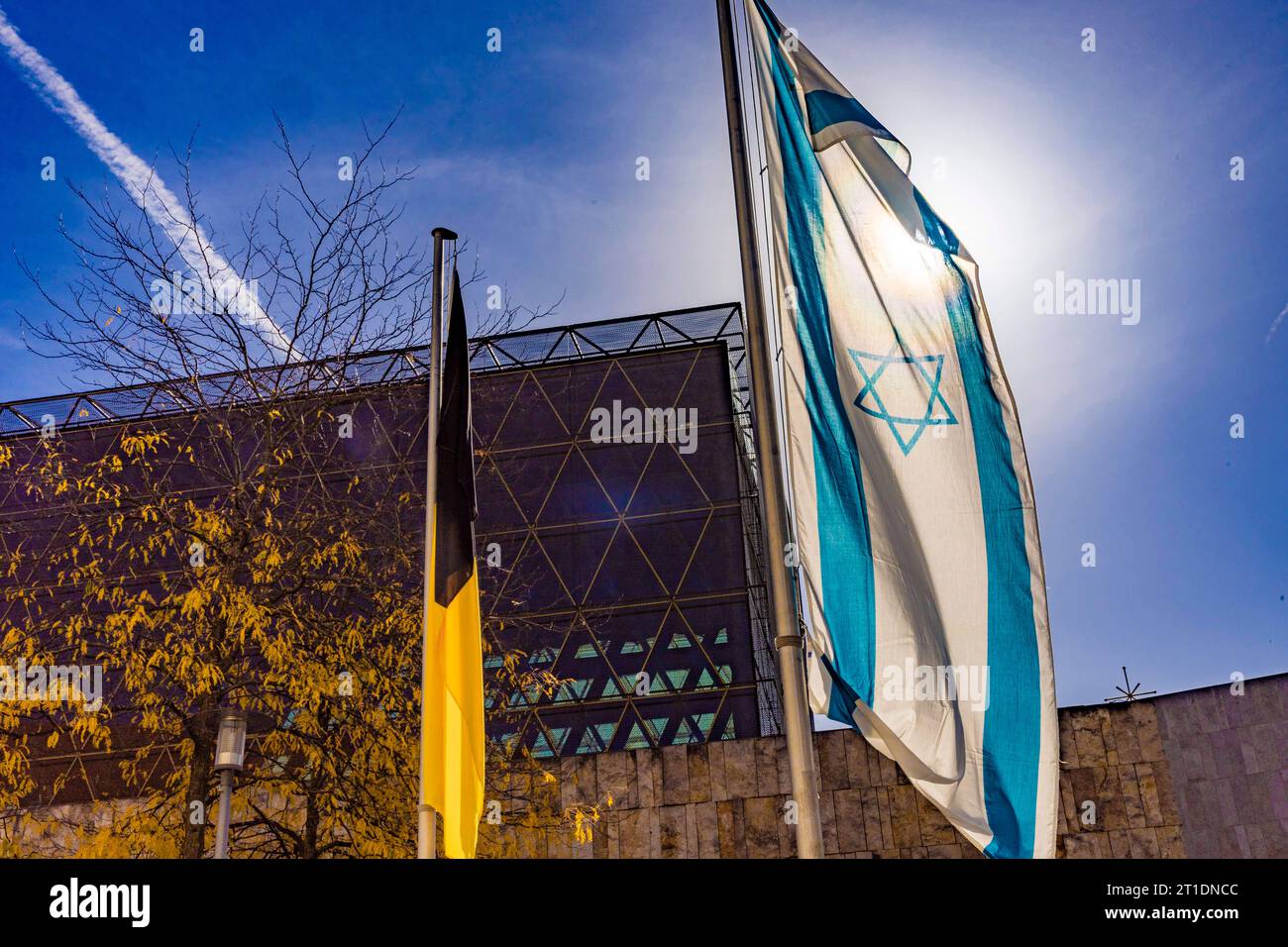 Flagge Israel Davidstern/Jüdische Ohel-Jakob-Synagoge auf dem Sankt ...