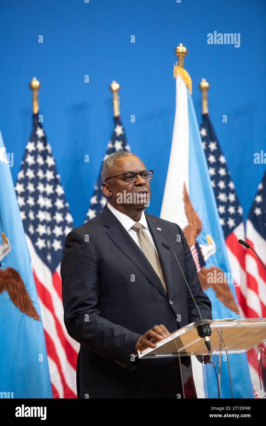 Secretary defense lloyd austin hi-res stock photography and images - Alamy