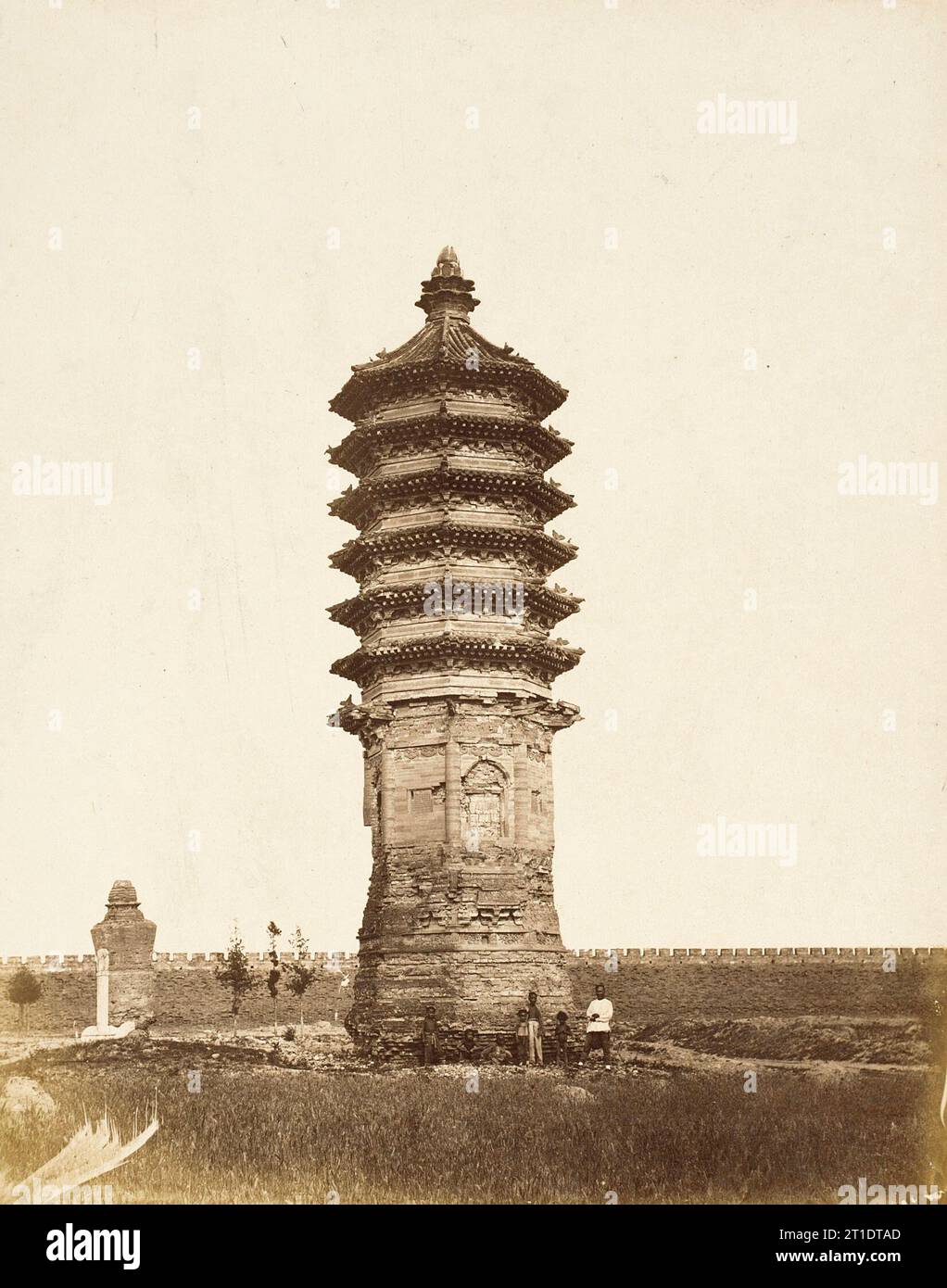 White multi storied building hi-res stock photography and images - Alamy