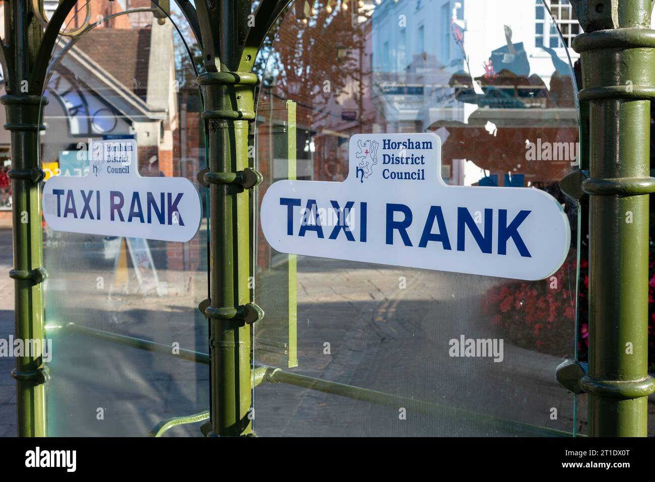 Taxi rank sign hi-res stock photography and images - Alamy