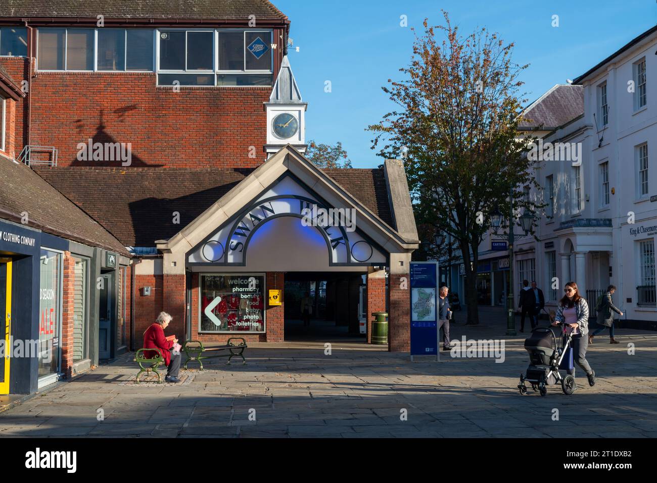Swan walk shopping centre horsham hi-res stock photography and images ...
